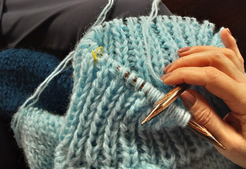 Knit vs crochet, learn all about it. – Through the Stitch