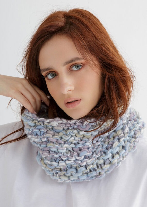 A Chunky Cowl Knitting Pattern for free – Through the Stitch