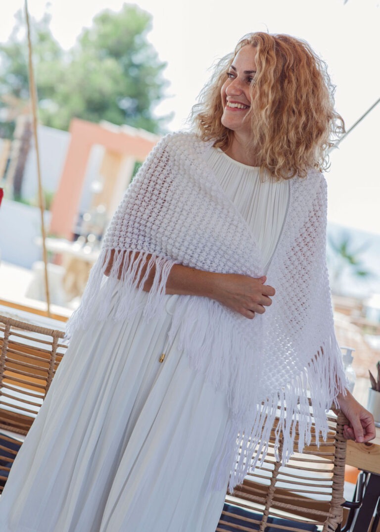 Raspberry shawl knit pattern is so easy to make – Through the Stitch